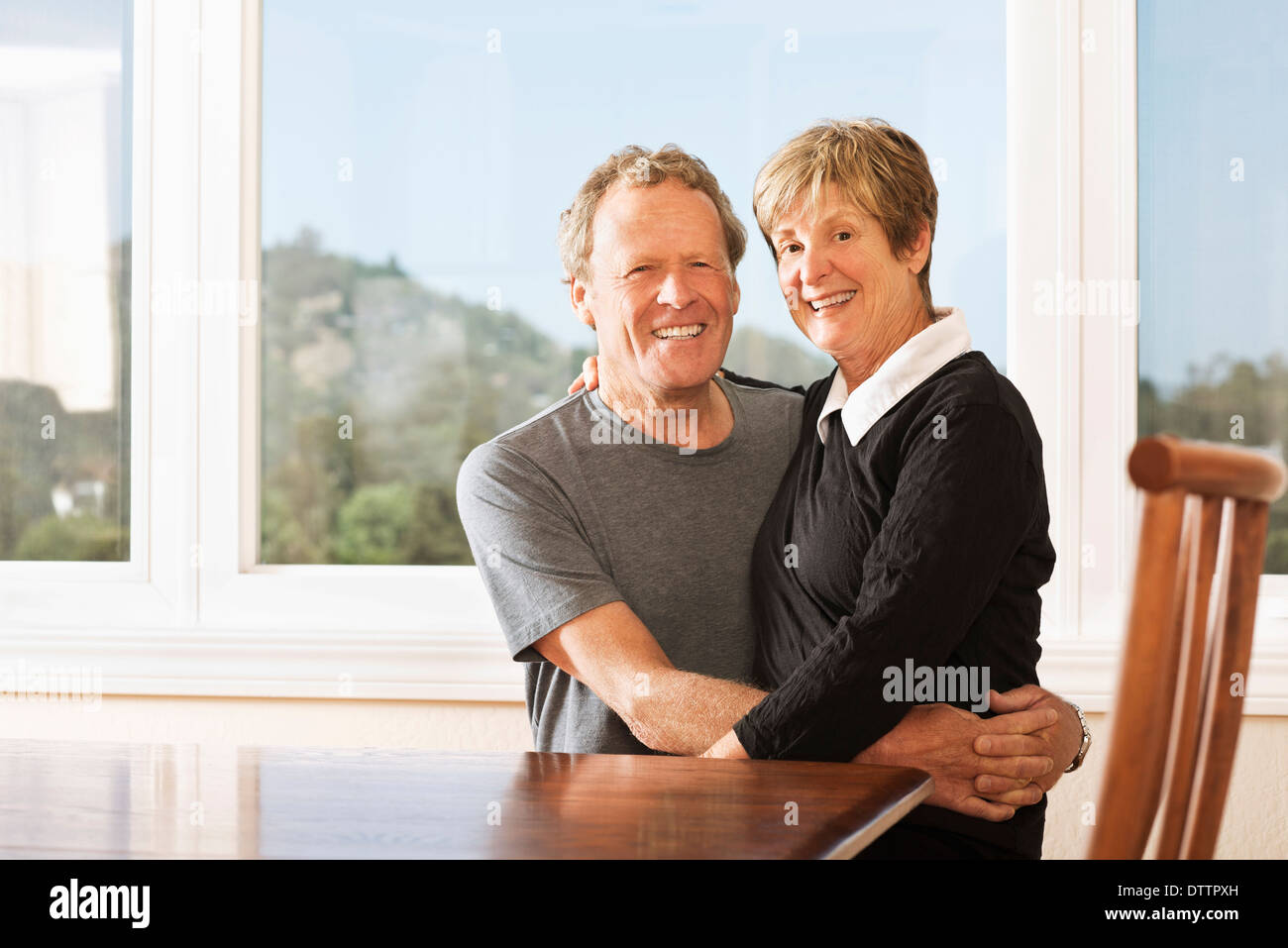 Women sitting around kitchen table hi-res stock photography and images ...