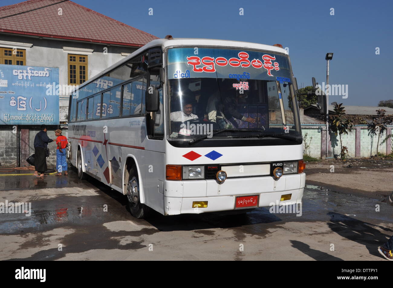 Burmesischer bus hi-res stock photography and images - Alamy