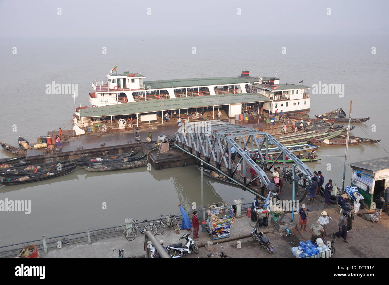 Thanlwin river hi-res stock photography and images - Alamy