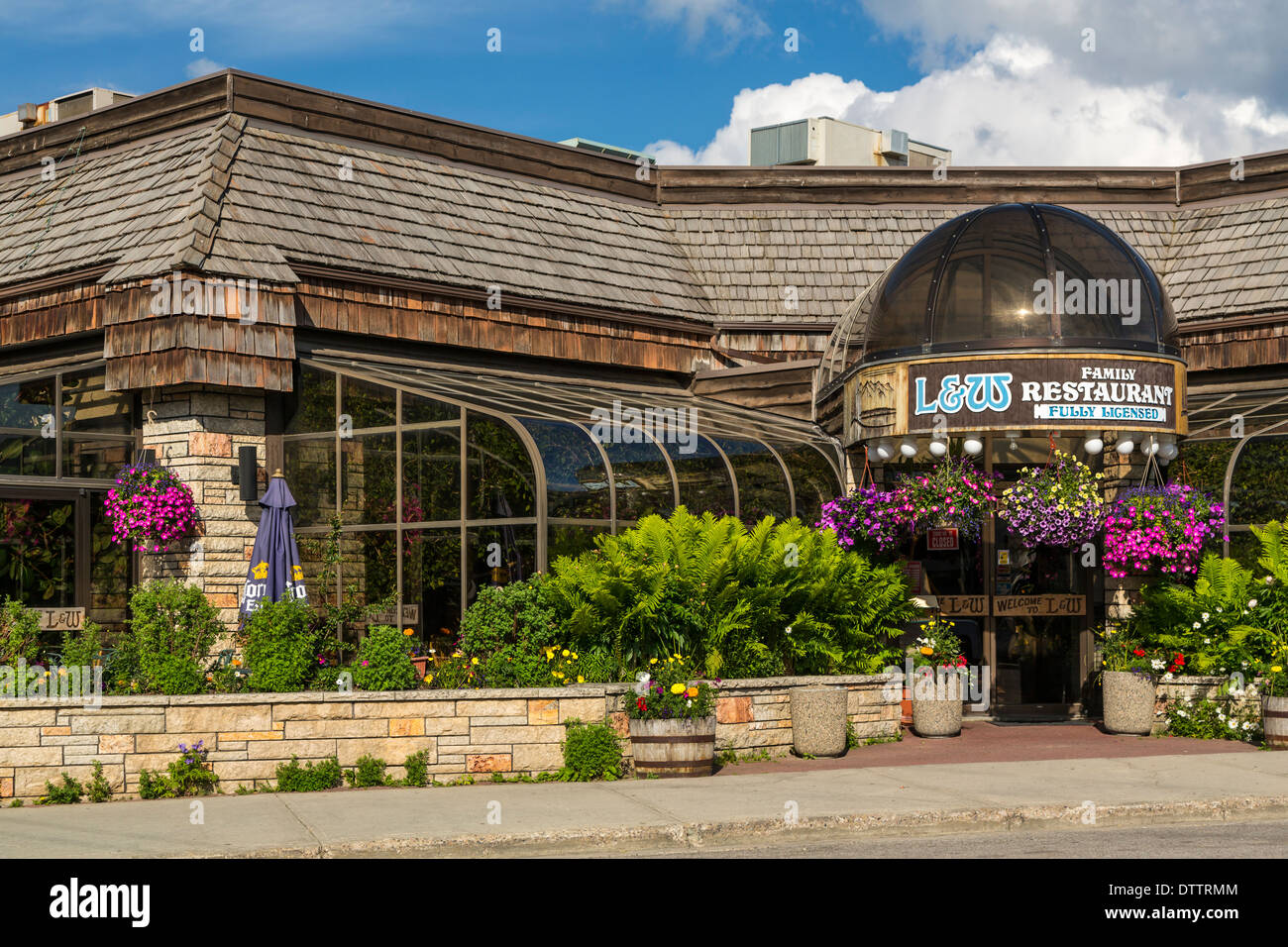 Restaurant building hi-res stock photography and images - Alamy