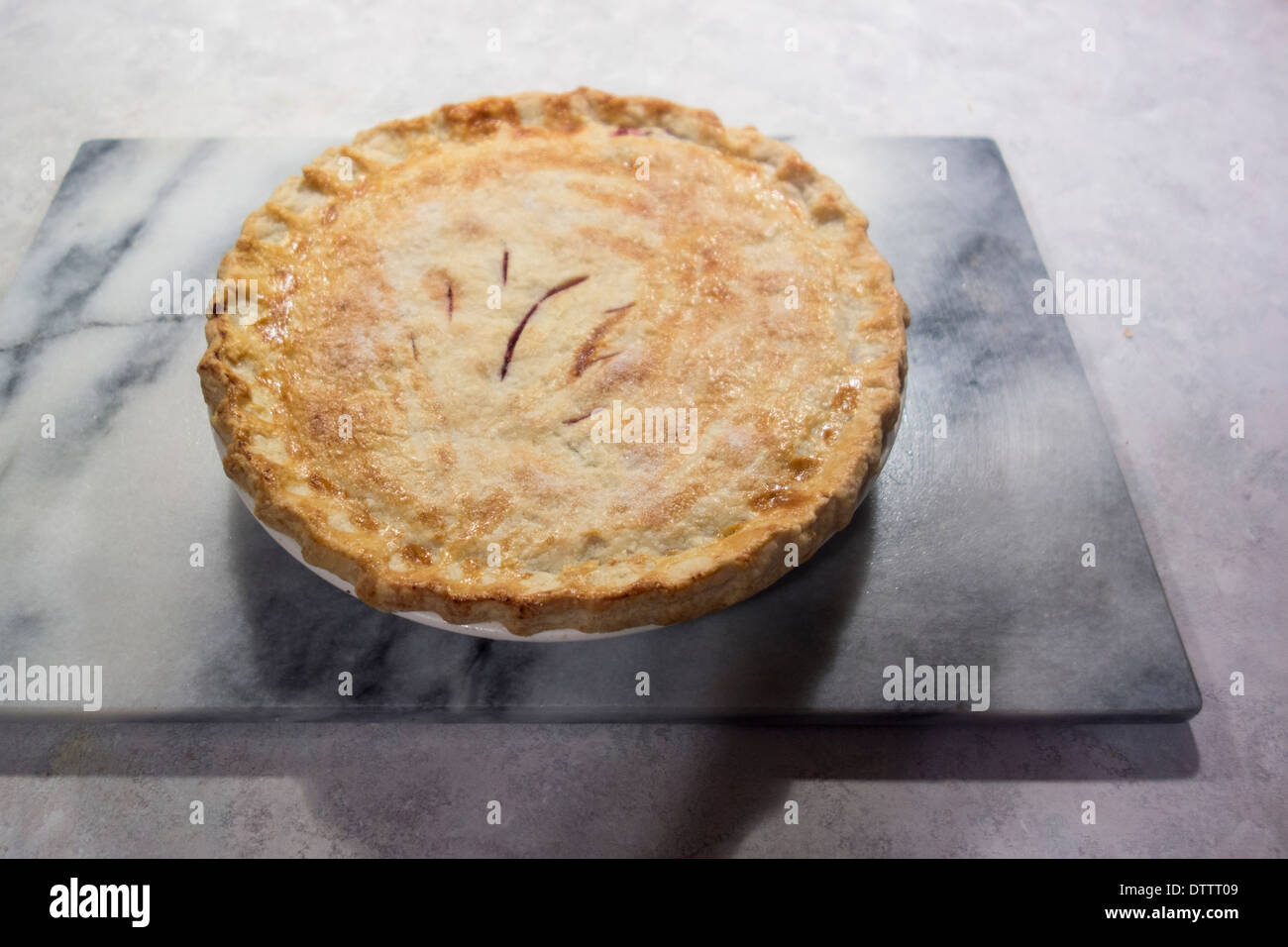 Cutting into a pie hi-res stock photography and images - Alamy