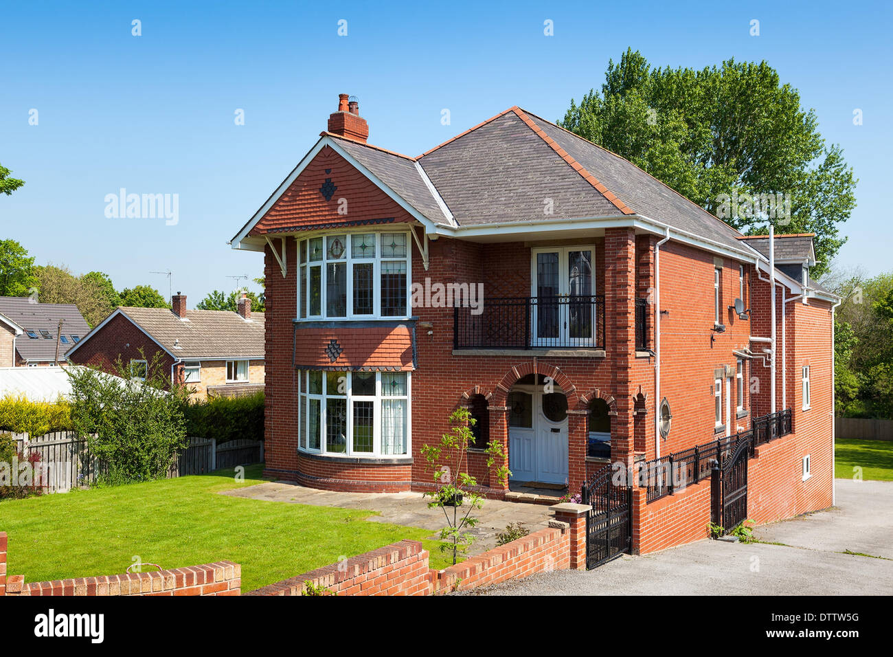 Beautiful house uk hi-res stock photography and images - Alamy