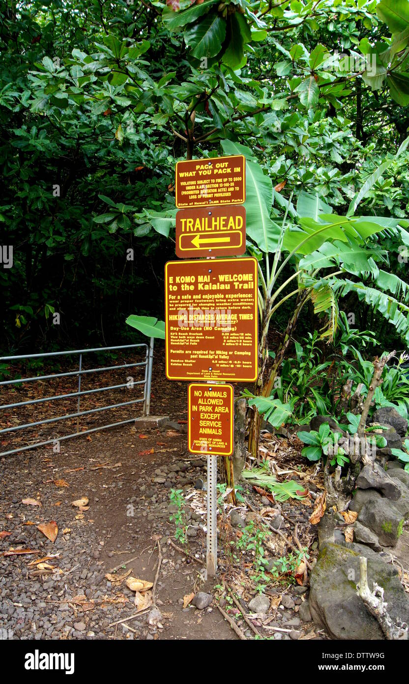 Trailhead signs hi-res stock photography and images - Alamy