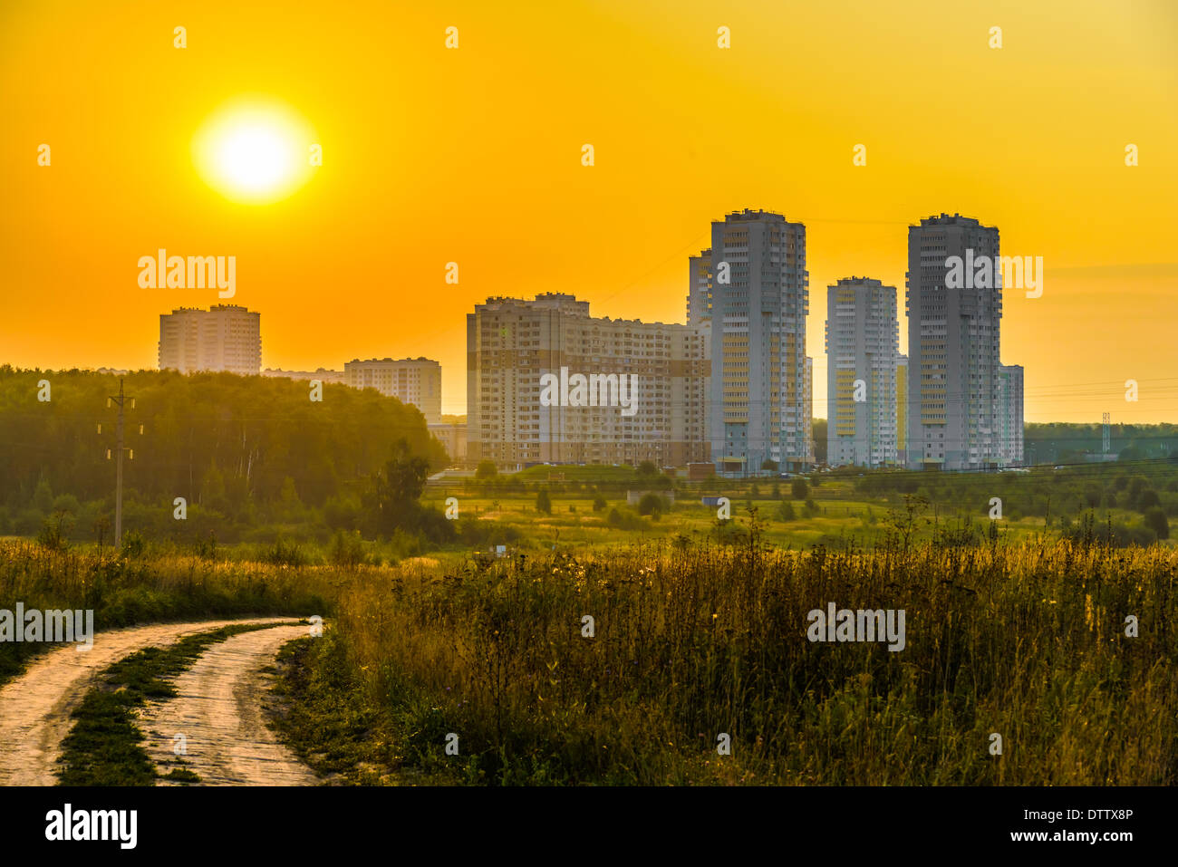 Sunrise over the city hi-res stock photography and images - Alamy
