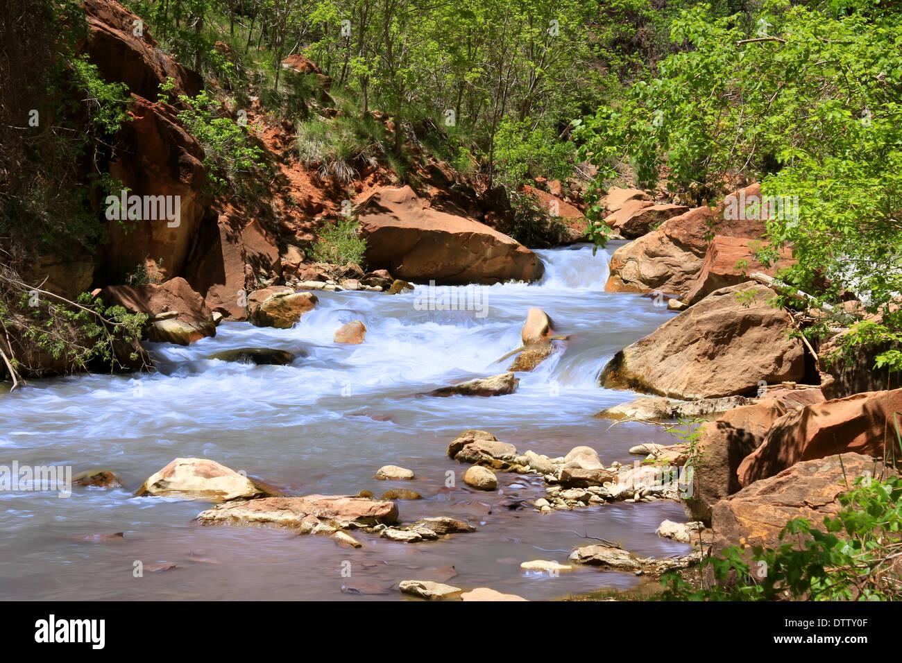 Moving artwork hi-res stock photography and images - Alamy