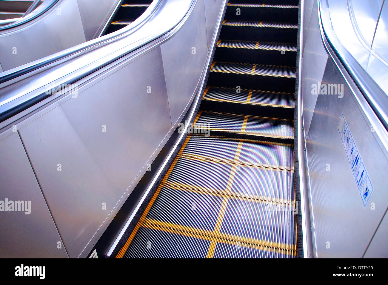 Subway station escalator hi-res stock photography and images - Alamy