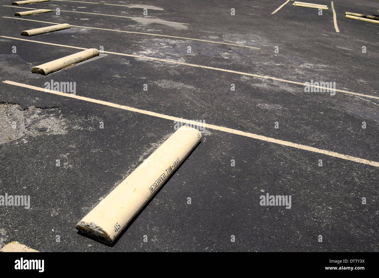 Empty lot hi-res stock photography and images - Alamy