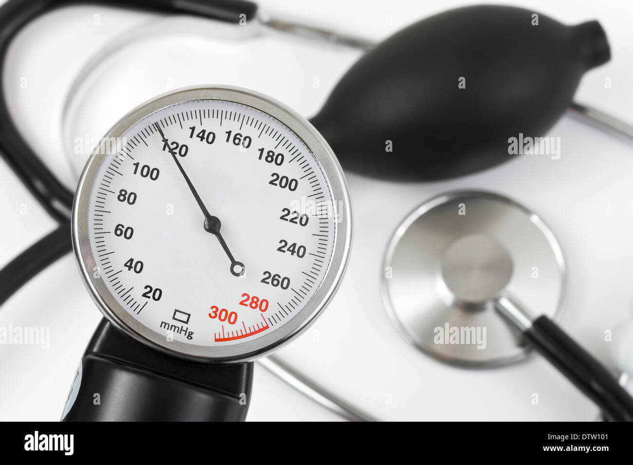 Scale of pressure and stethoscope Stock Photo - Alamy
