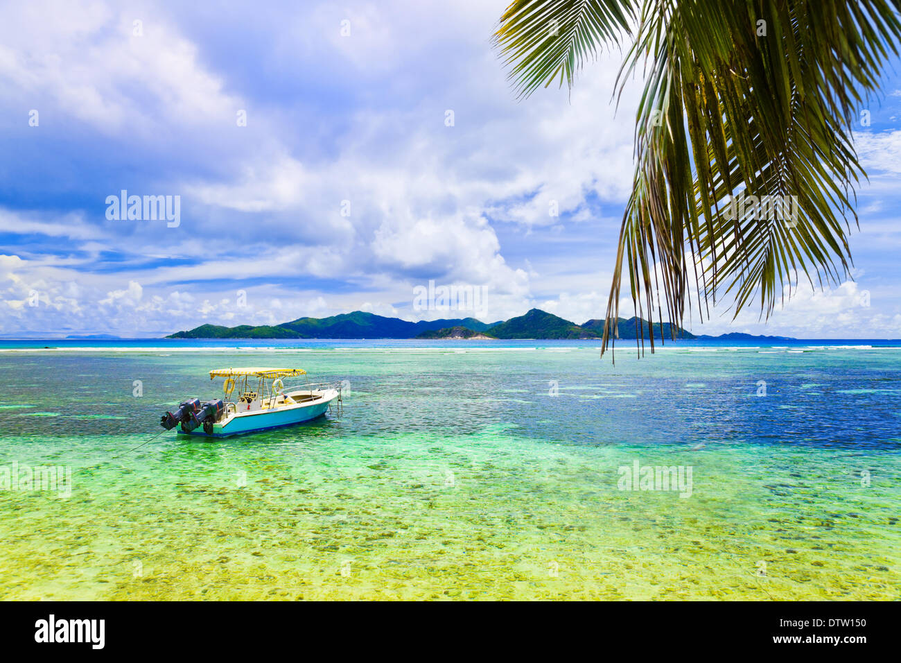 Tropical island and boat Stock Photo - Alamy