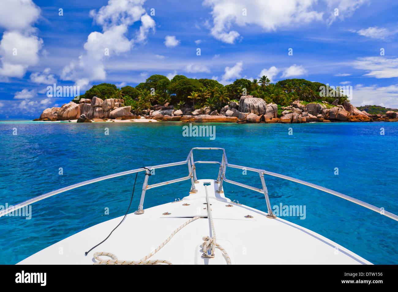 Tropical island and boat Stock Photo - Alamy
