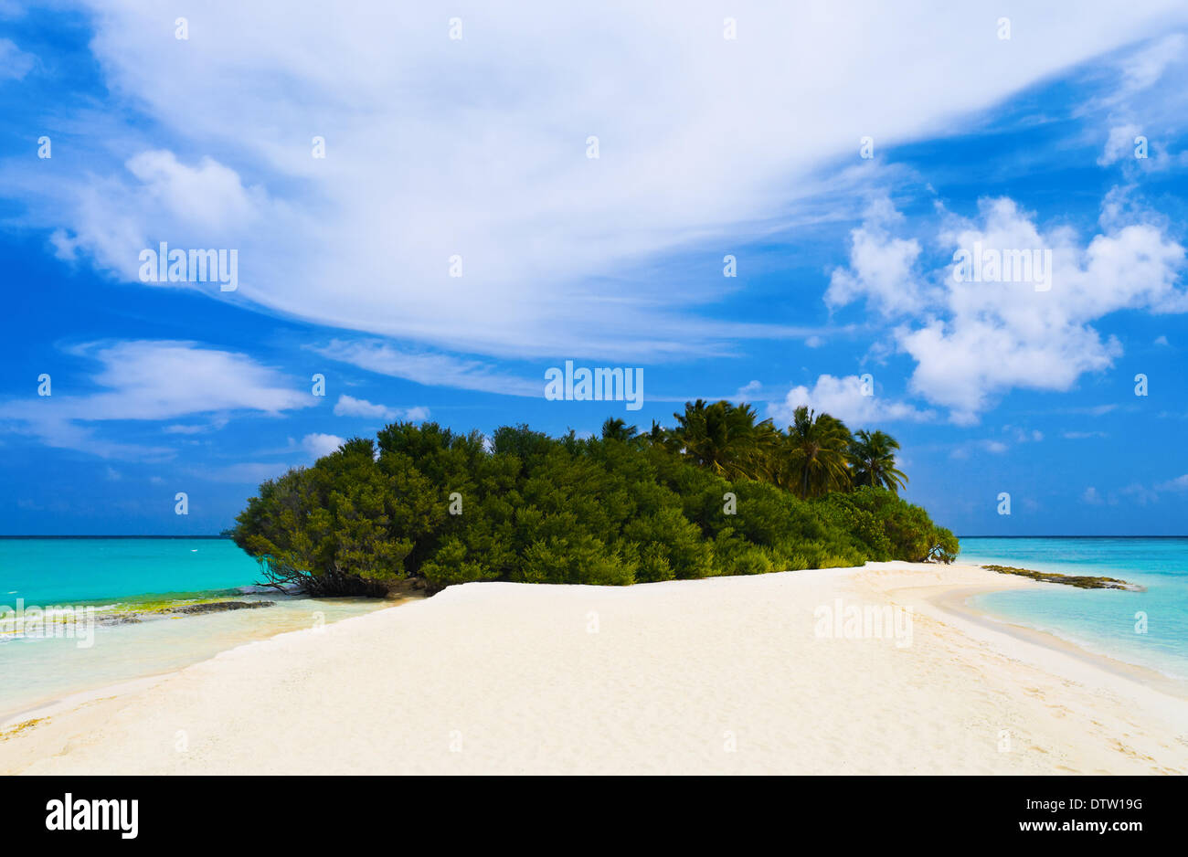 Tropical island and sand bank Stock Photo - Alamy