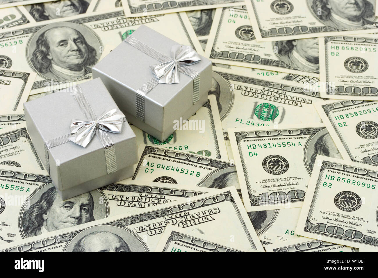 Money gifts hi-res stock photography and images - Alamy