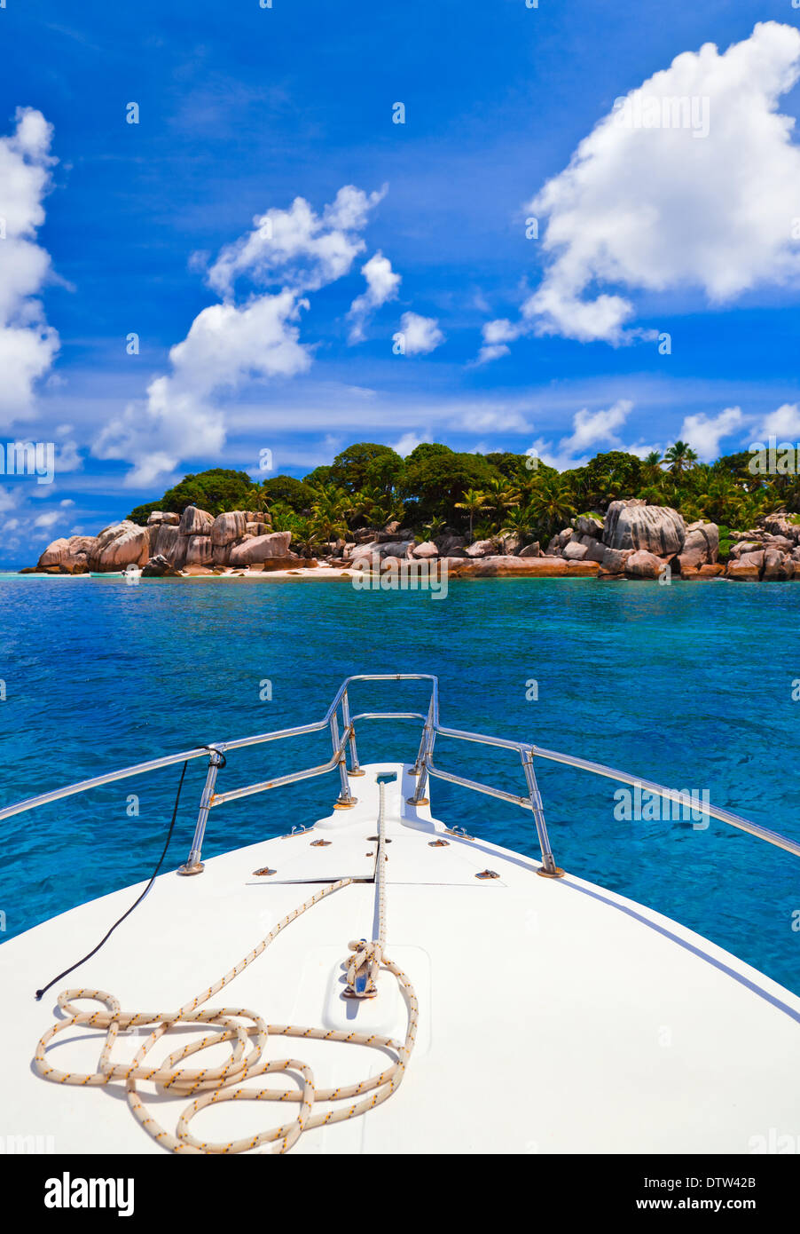Tropical island and boat Stock Photo - Alamy