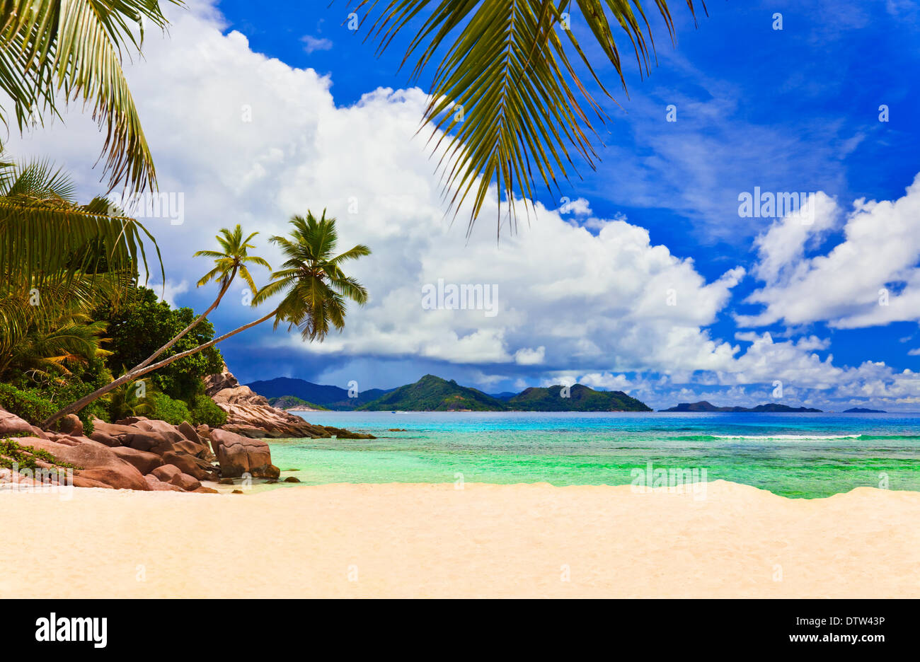Coral palms island resort hi-res stock photography and images - Alamy