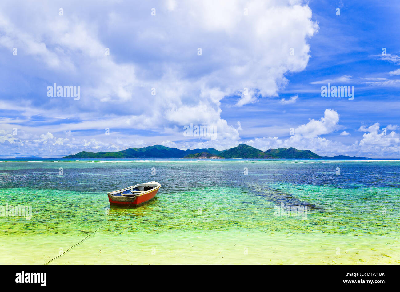 Tropical island and boat Stock Photo - Alamy