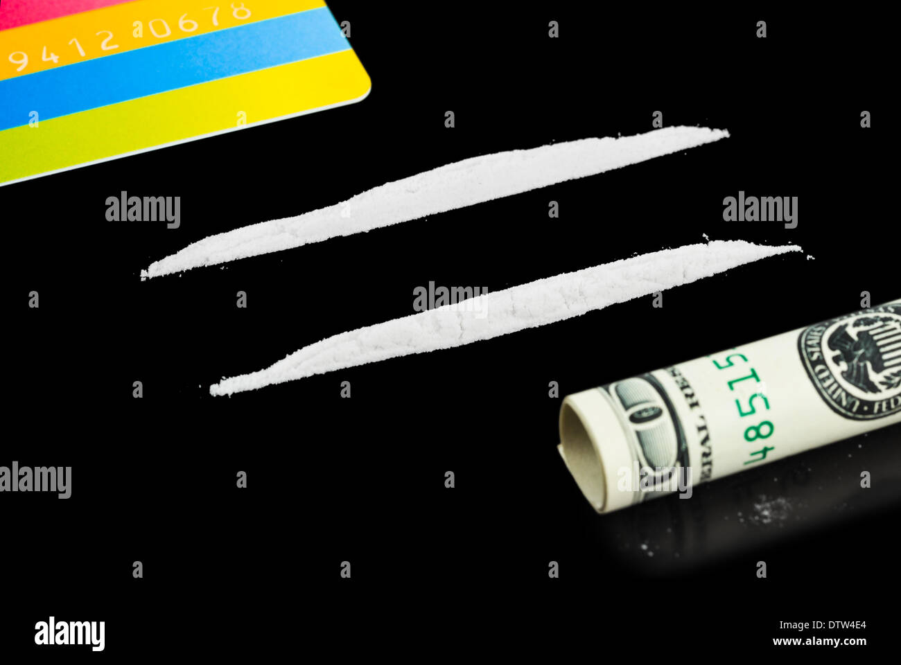 Cocaine, money and plastic card Stock Photo - Alamy