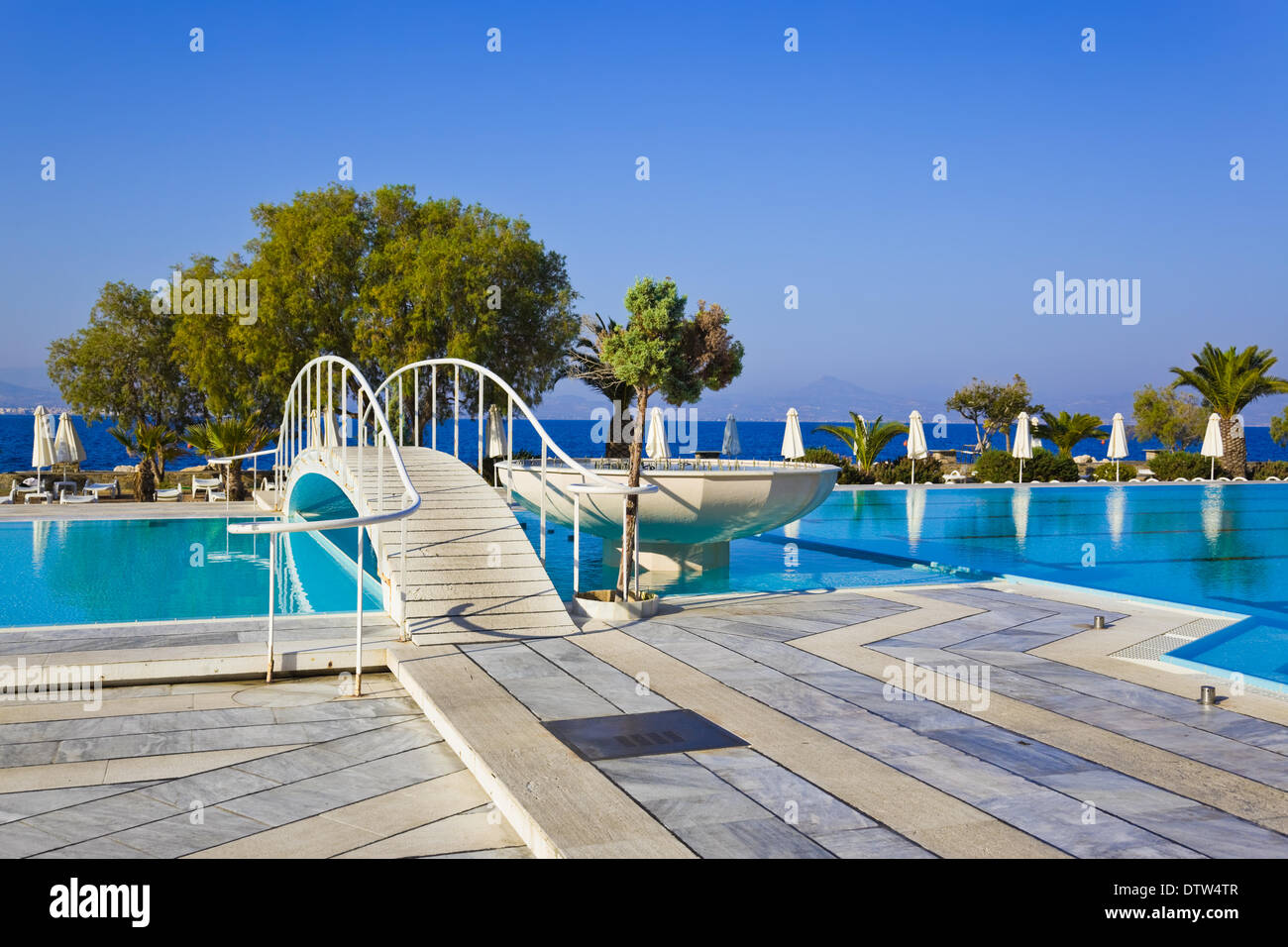 Blue water bridge bridge hi-res stock photography and images - Alamy