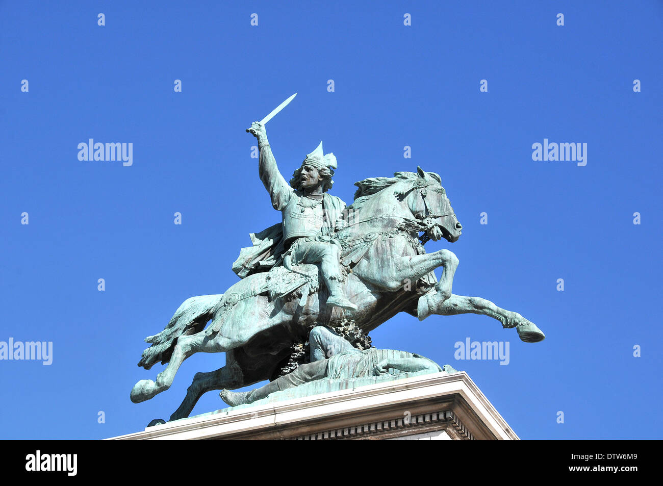 Vercingetorix statue hi-res stock photography and images - Alamy