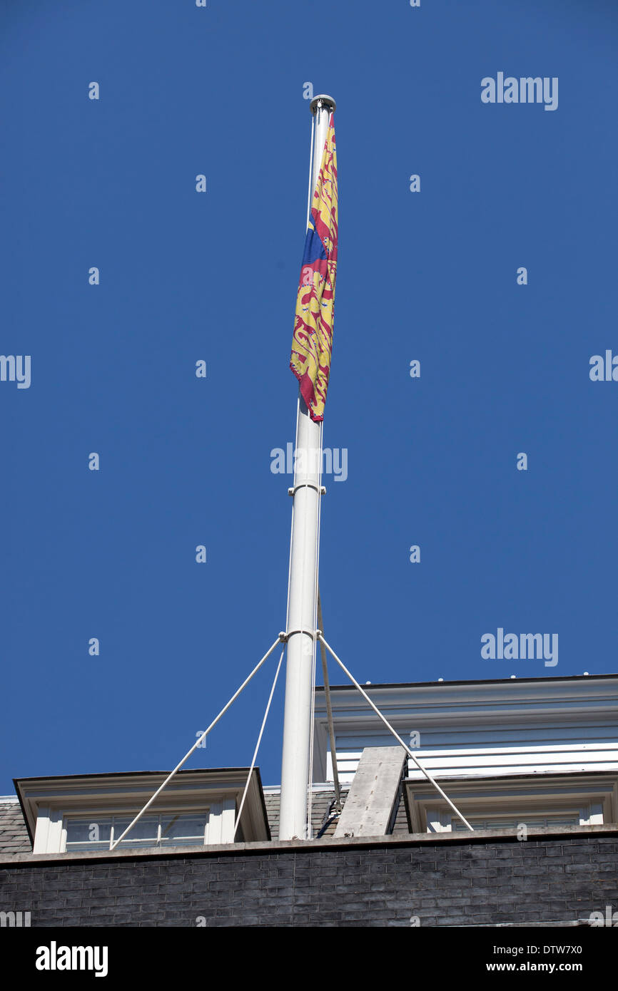Royal standard flag hi-res stock photography and images - Alamy