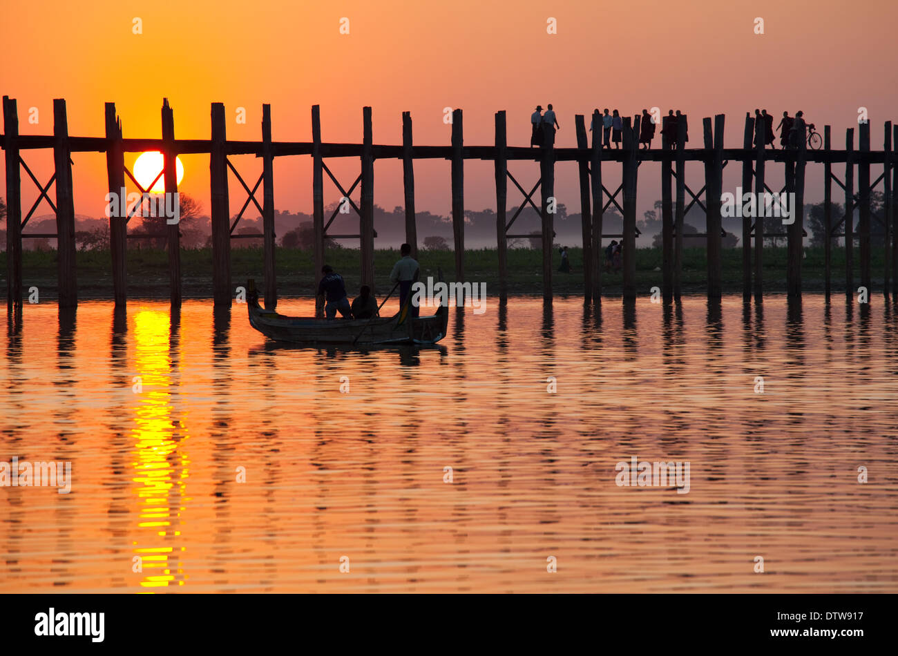 Bridge in myanmar hi-res stock photography and images - Alamy