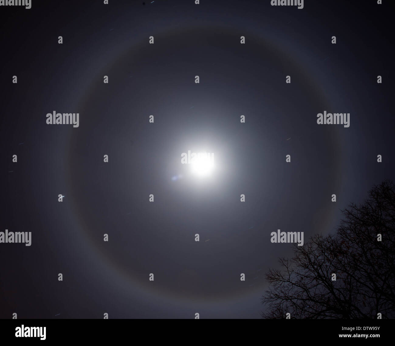 Moon halo hi-res stock photography and images - Alamy