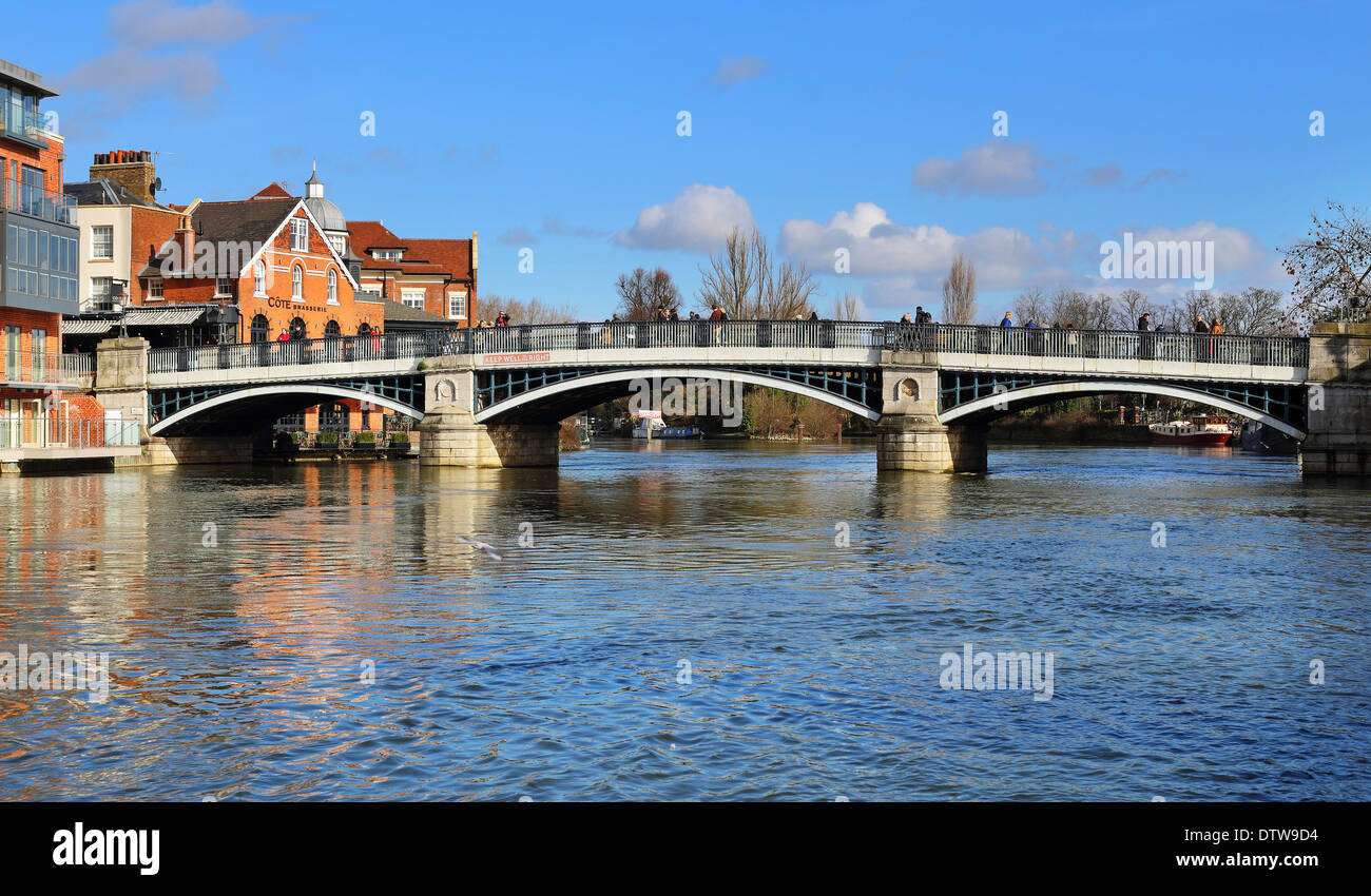 Windsor and Eton Bridge over the River Thames in Royal Berkshire Stock ...
