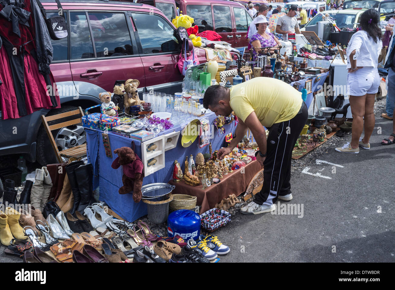 Junk stalls hi-res stock photography and images - Alamy