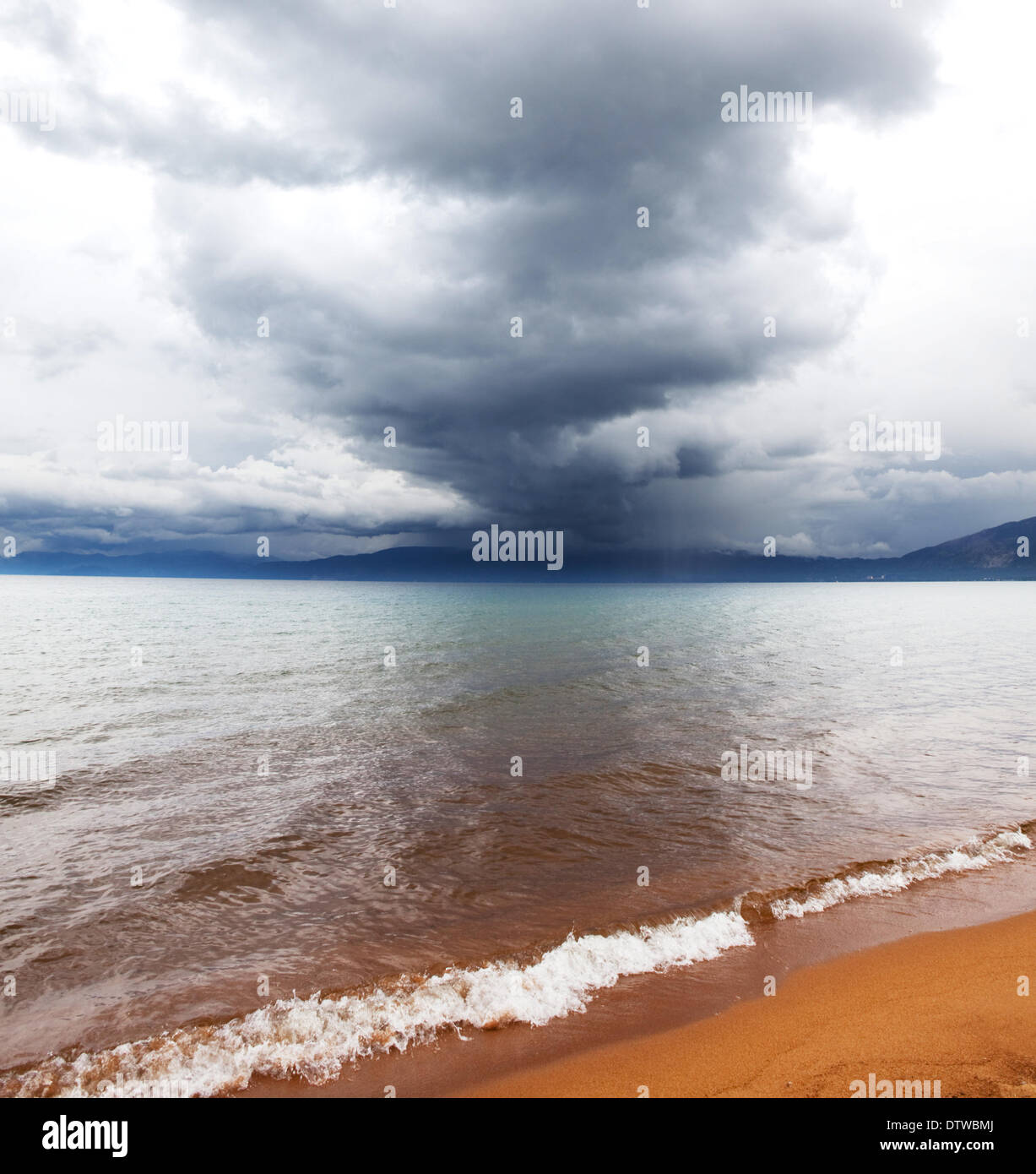 Storm on lake hi-res stock photography and images - Alamy