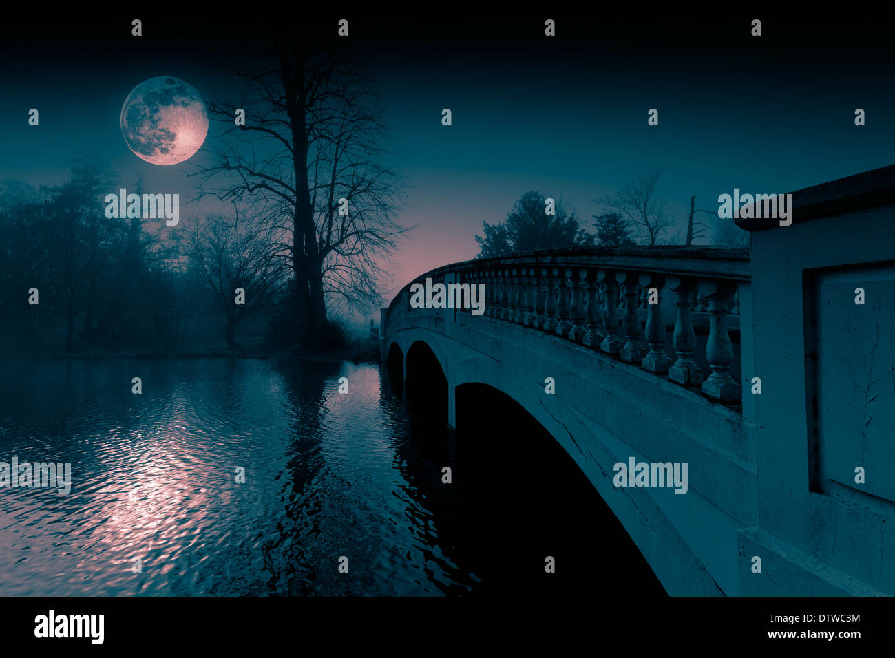 Moon misty foggy bridge hi-res stock photography and images - Alamy