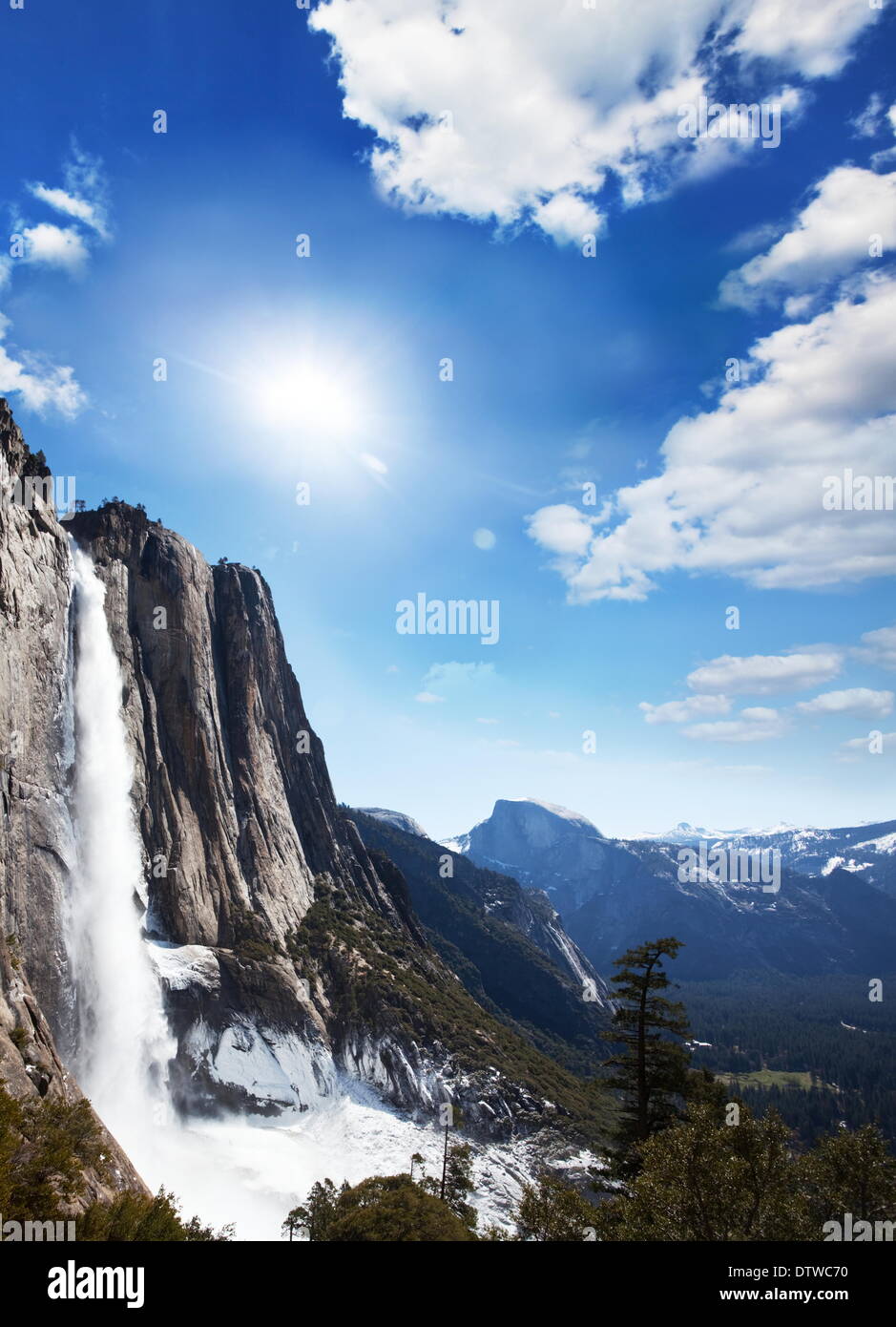 Yosemite waterfall sun hi-res stock photography and images - Alamy