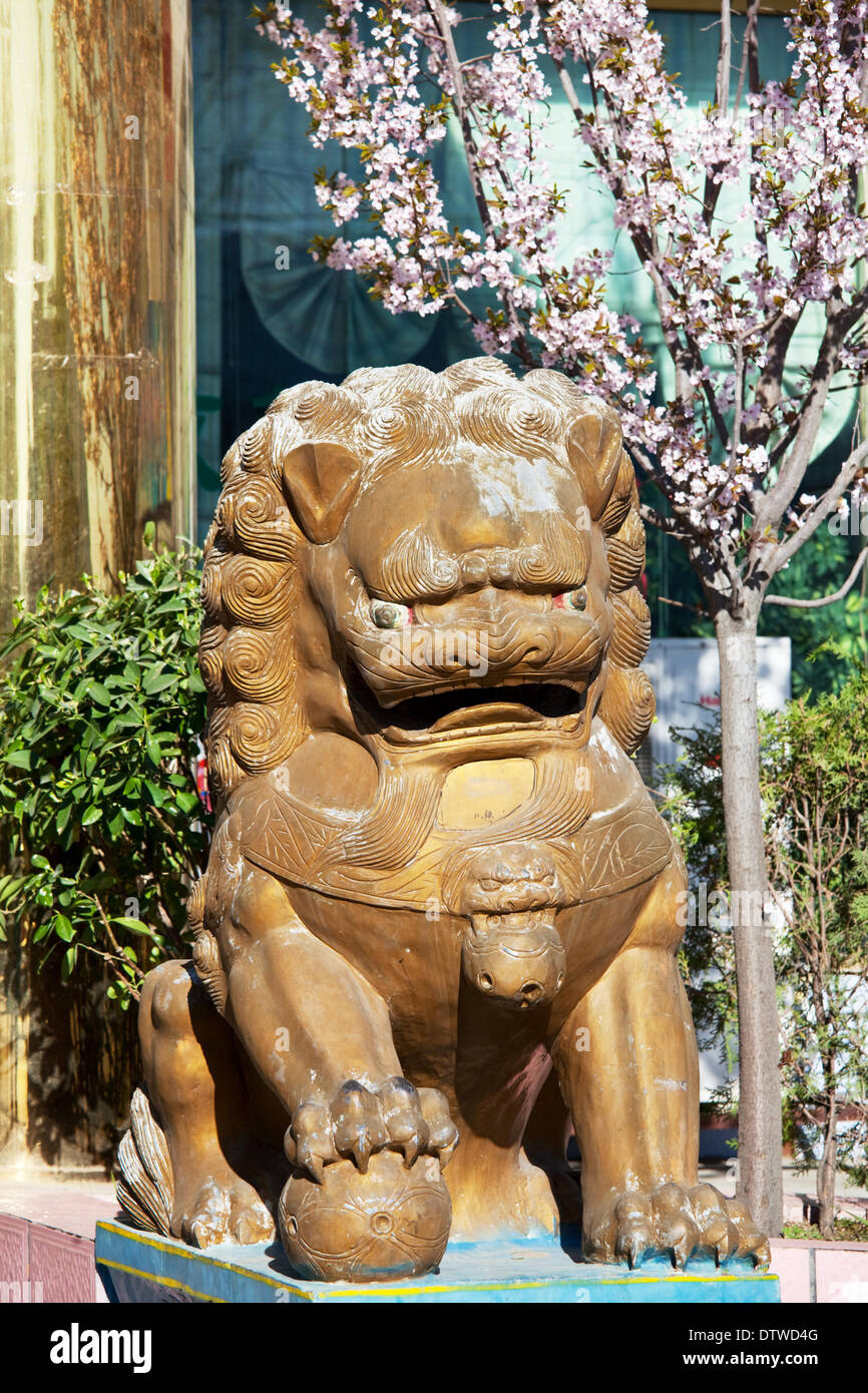 China lion hi-res stock photography and images - Alamy