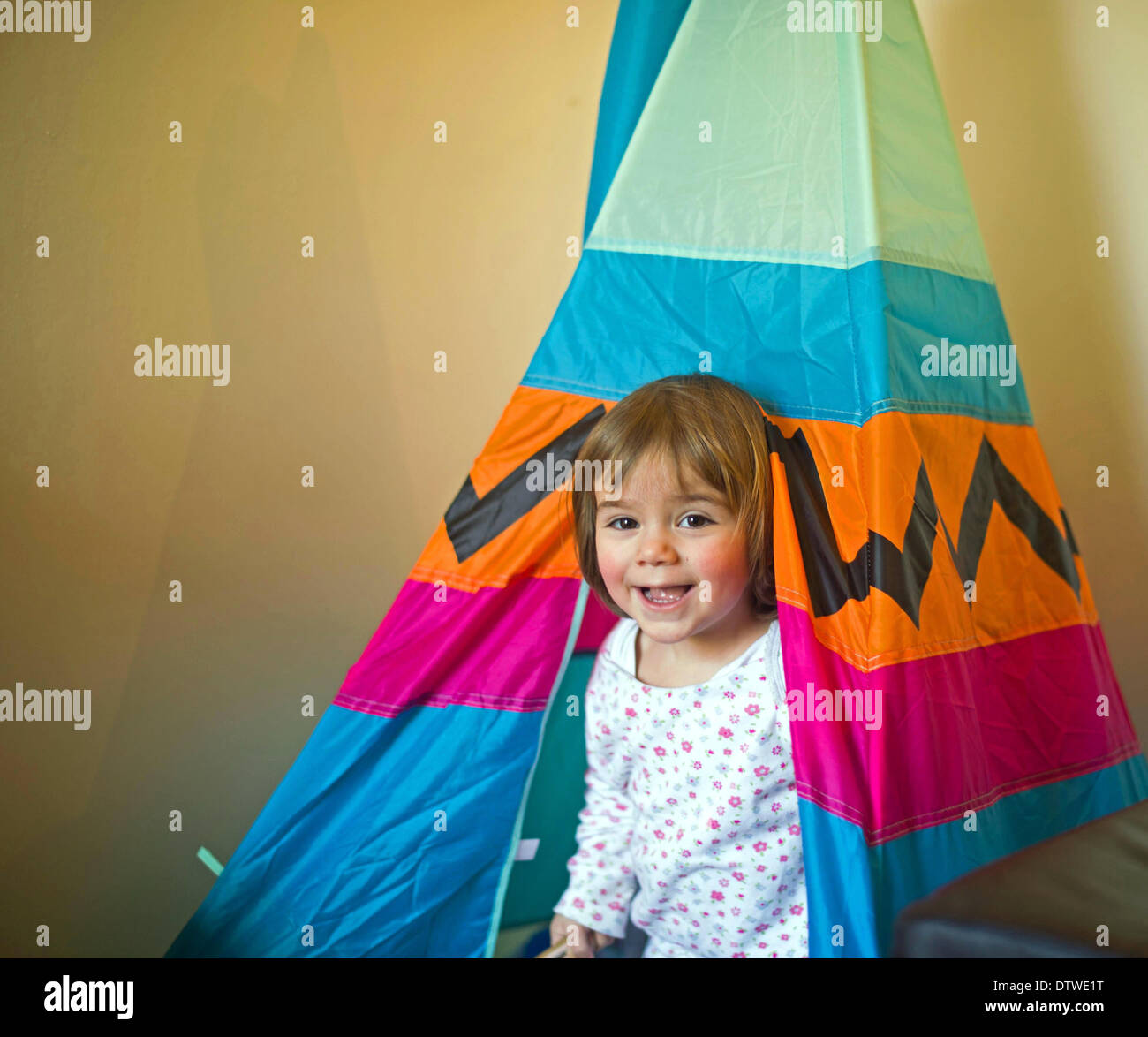 Peep po hi-res stock photography and images - Alamy