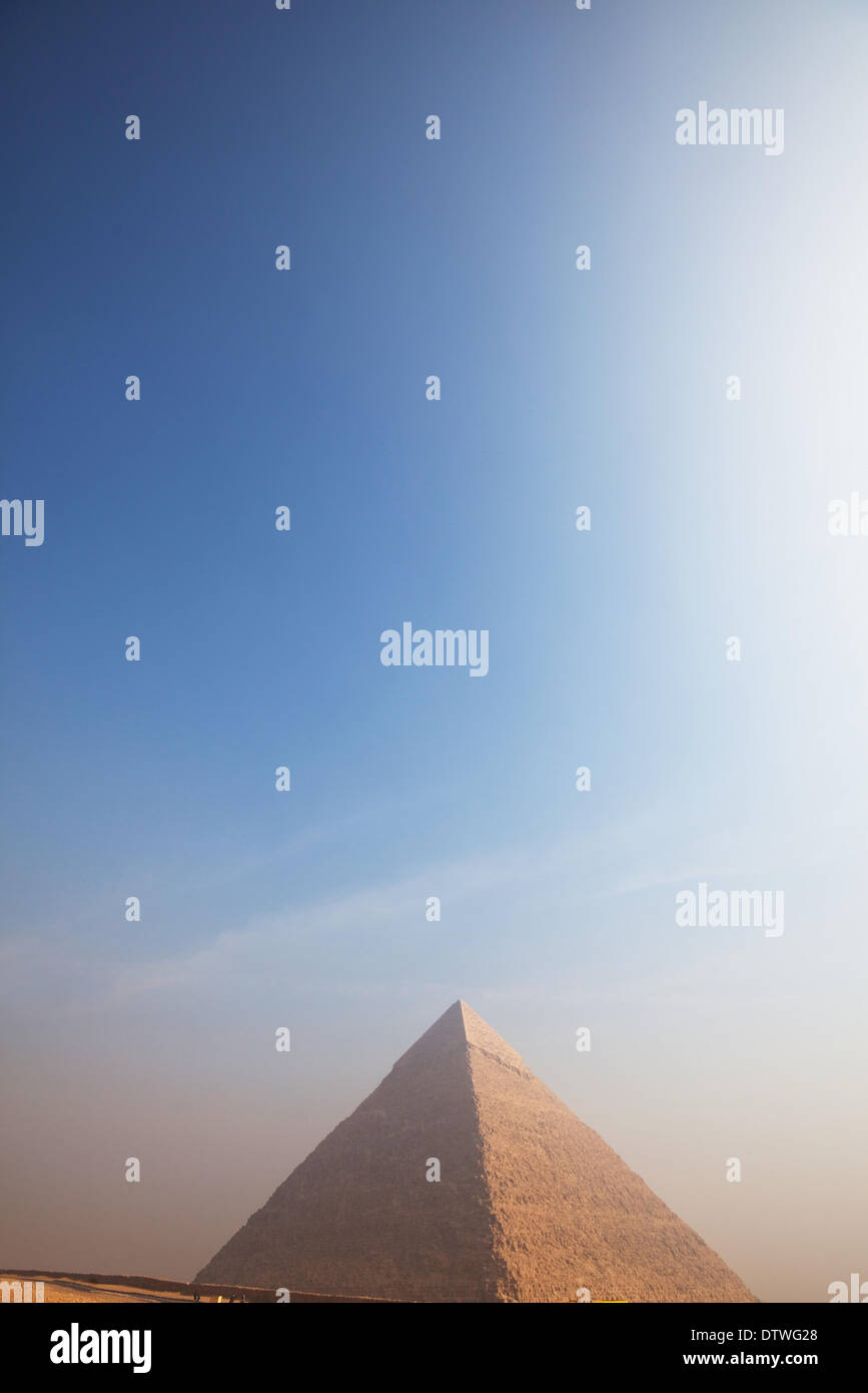Egyptian art pyramid construction hi-res stock photography and images ...