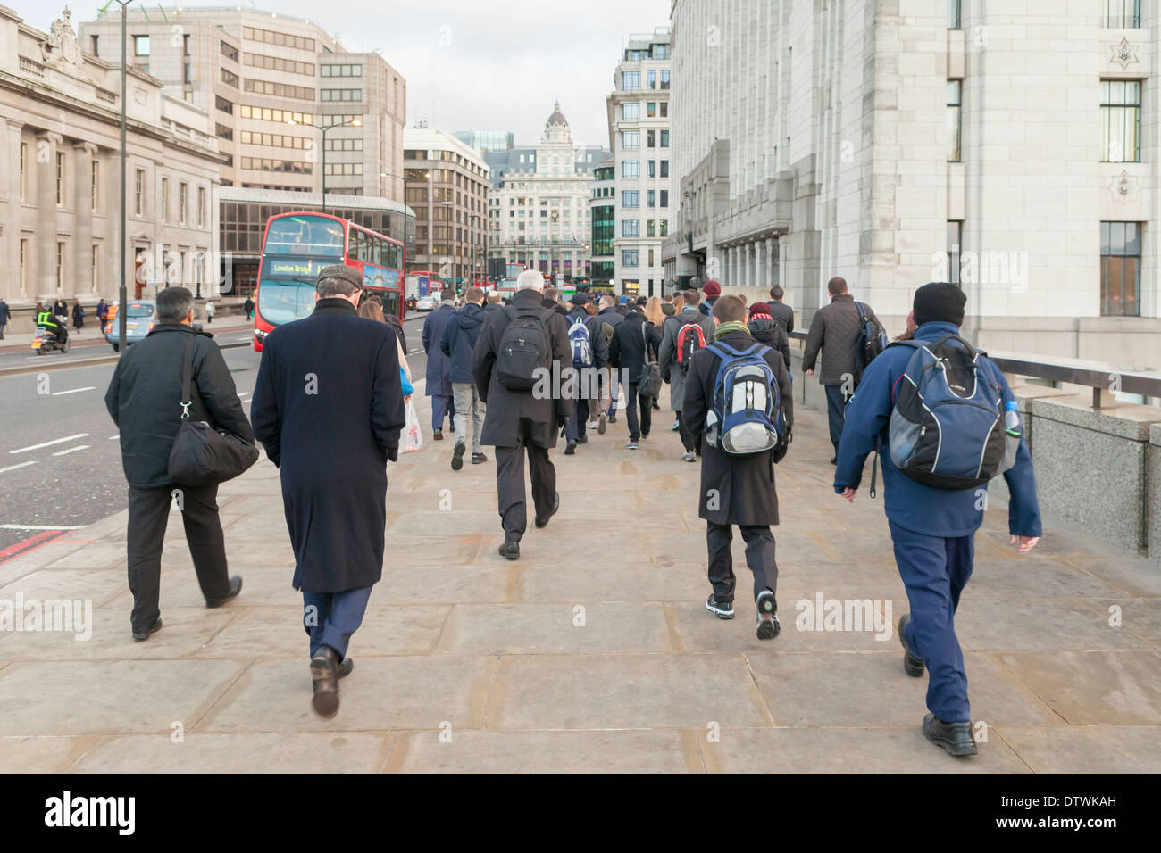 City london commuters bridge hi-res stock photography and images - Alamy