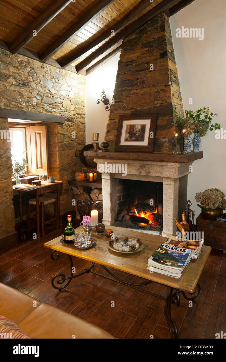 Burning house rural hi-res stock photography and images - Alamy