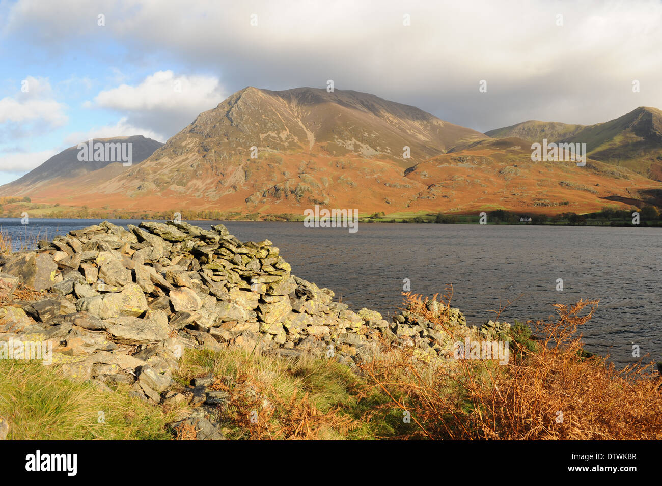 View of wall with rock in background hi-res stock photography and ...