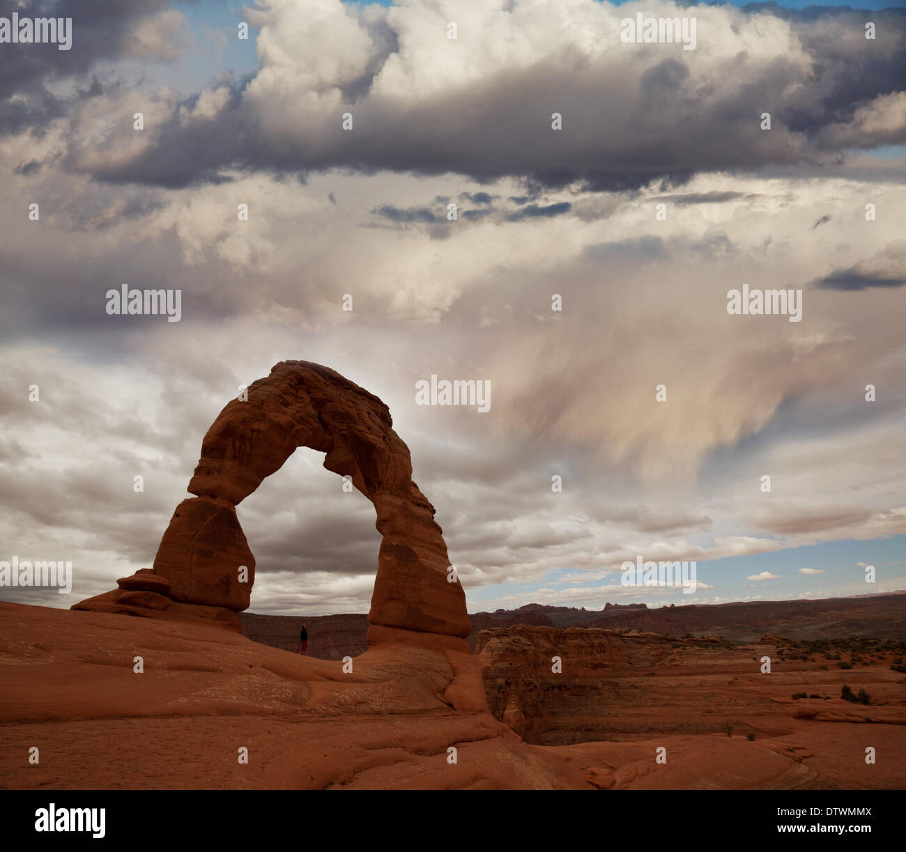 Delicate arch silhouette hi-res stock photography and images - Alamy