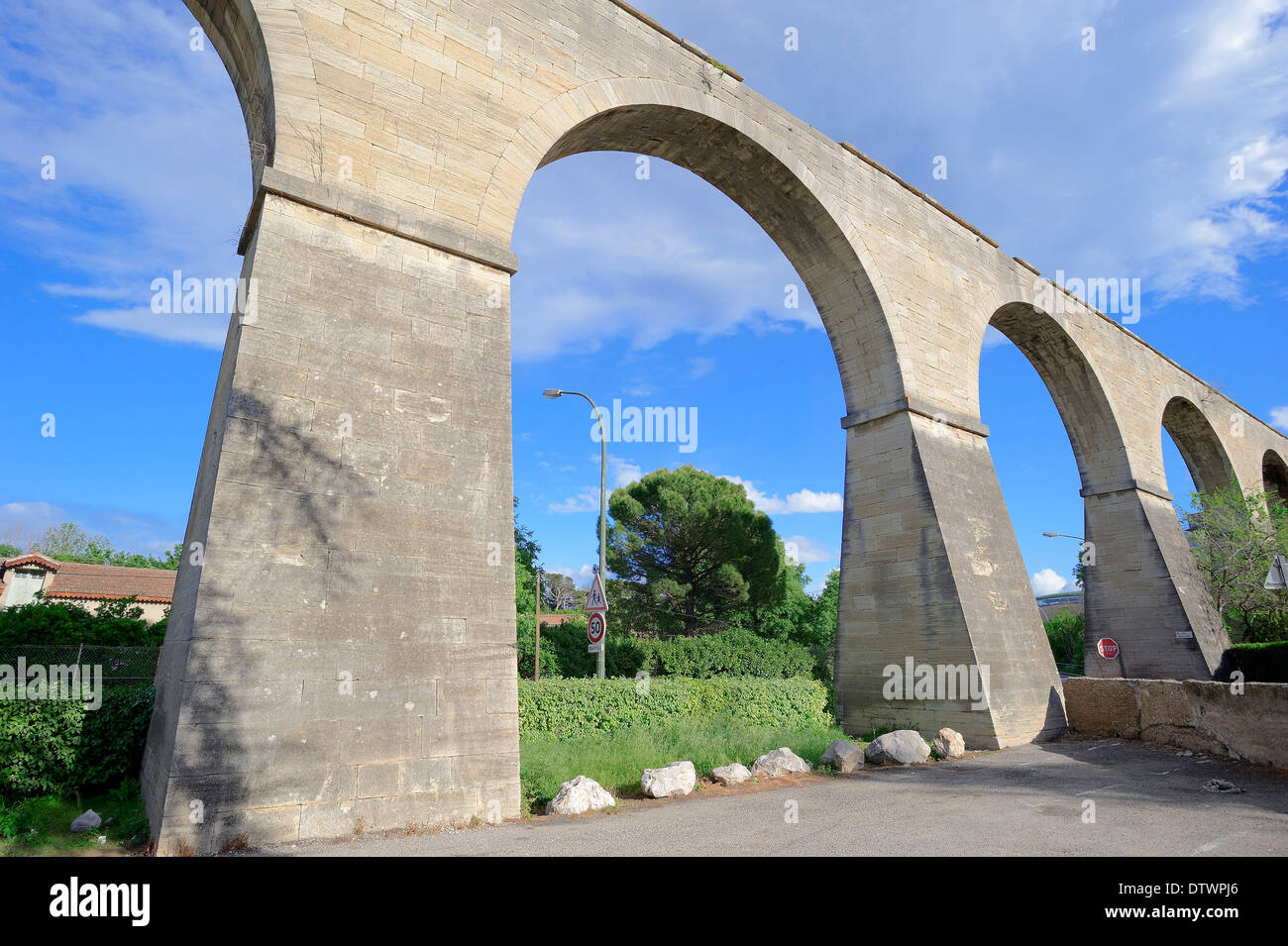 Carpentras aqueduct hi-res stock photography and images - Alamy