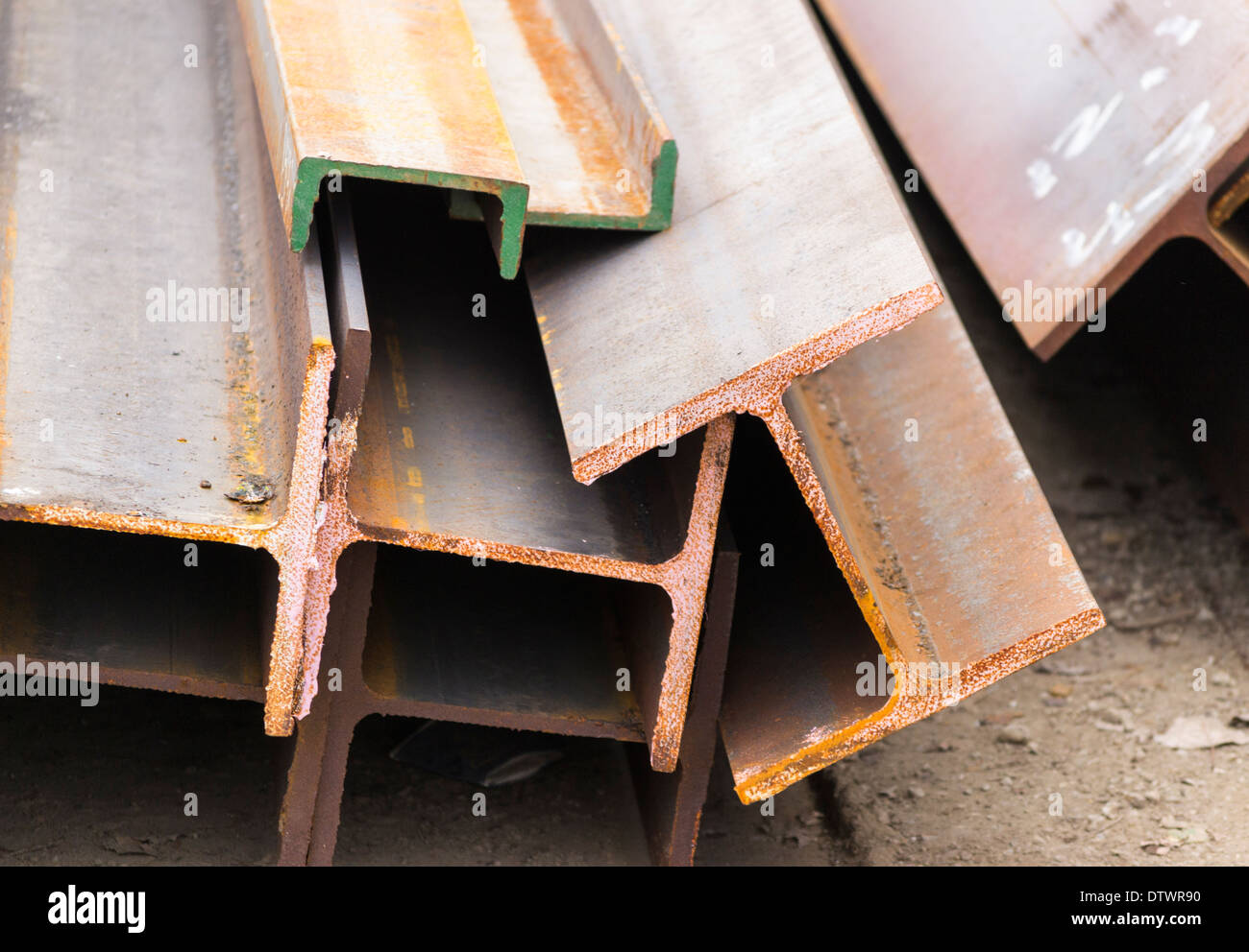Metal warehouse structural beams hi-res stock photography and images - Alamy