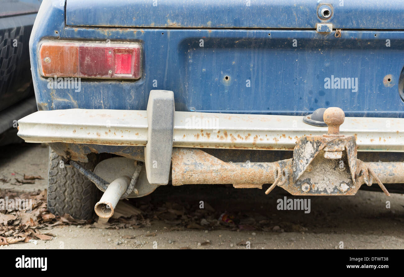 Old car breakers yard hi-res stock photography and images - Alamy