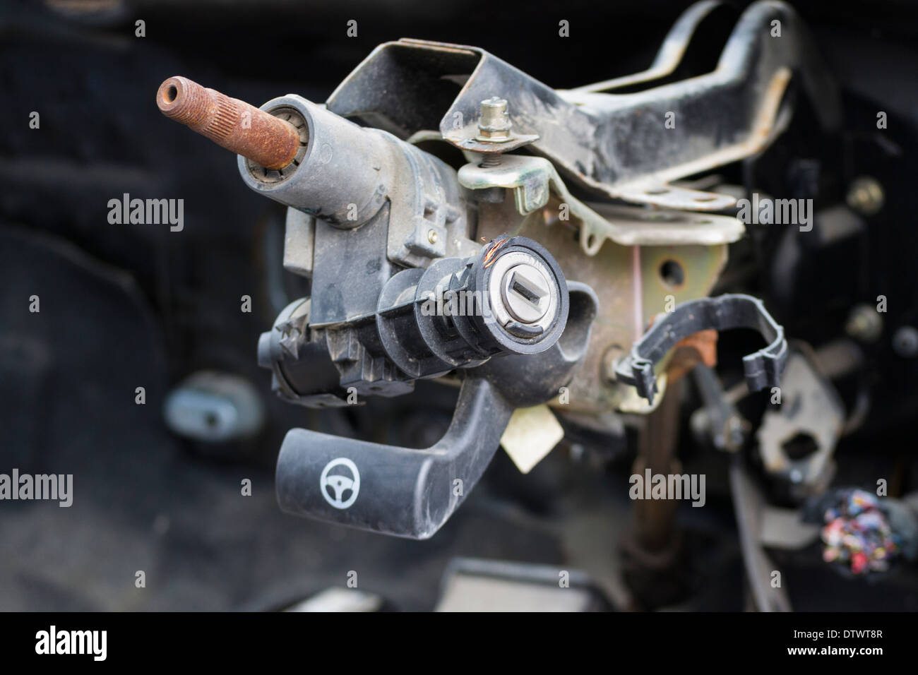 Old car breakers yard hi-res stock photography and images - Alamy