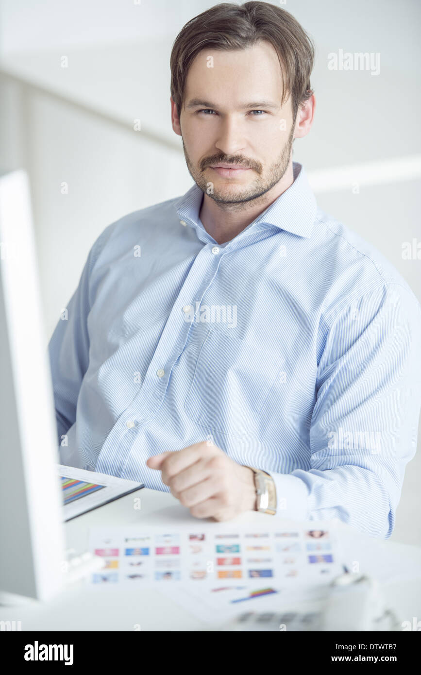 Businessman desk sit hi-res stock photography and images - Alamy