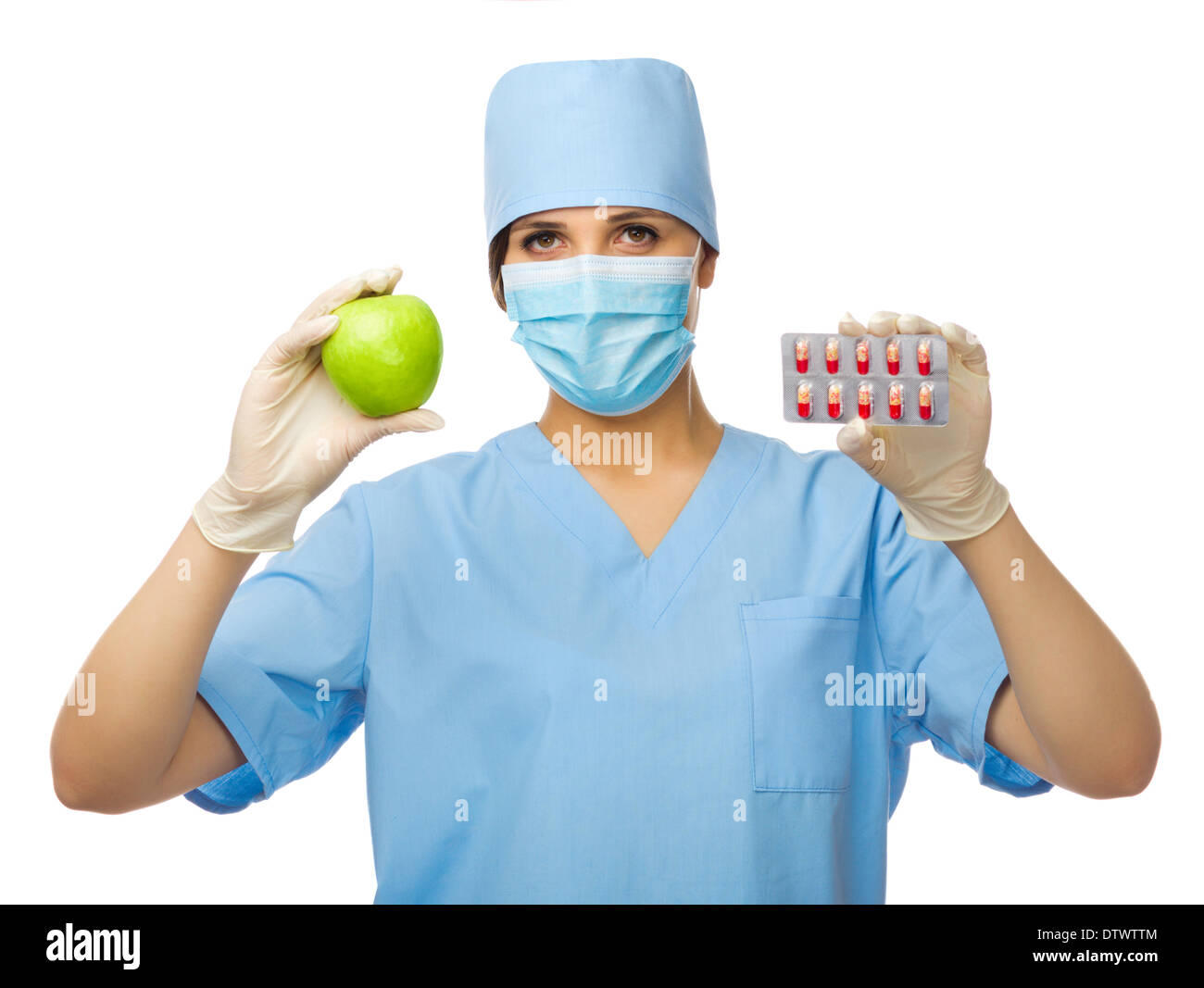 Female doctor holding apple hi-res stock photography and images - Alamy