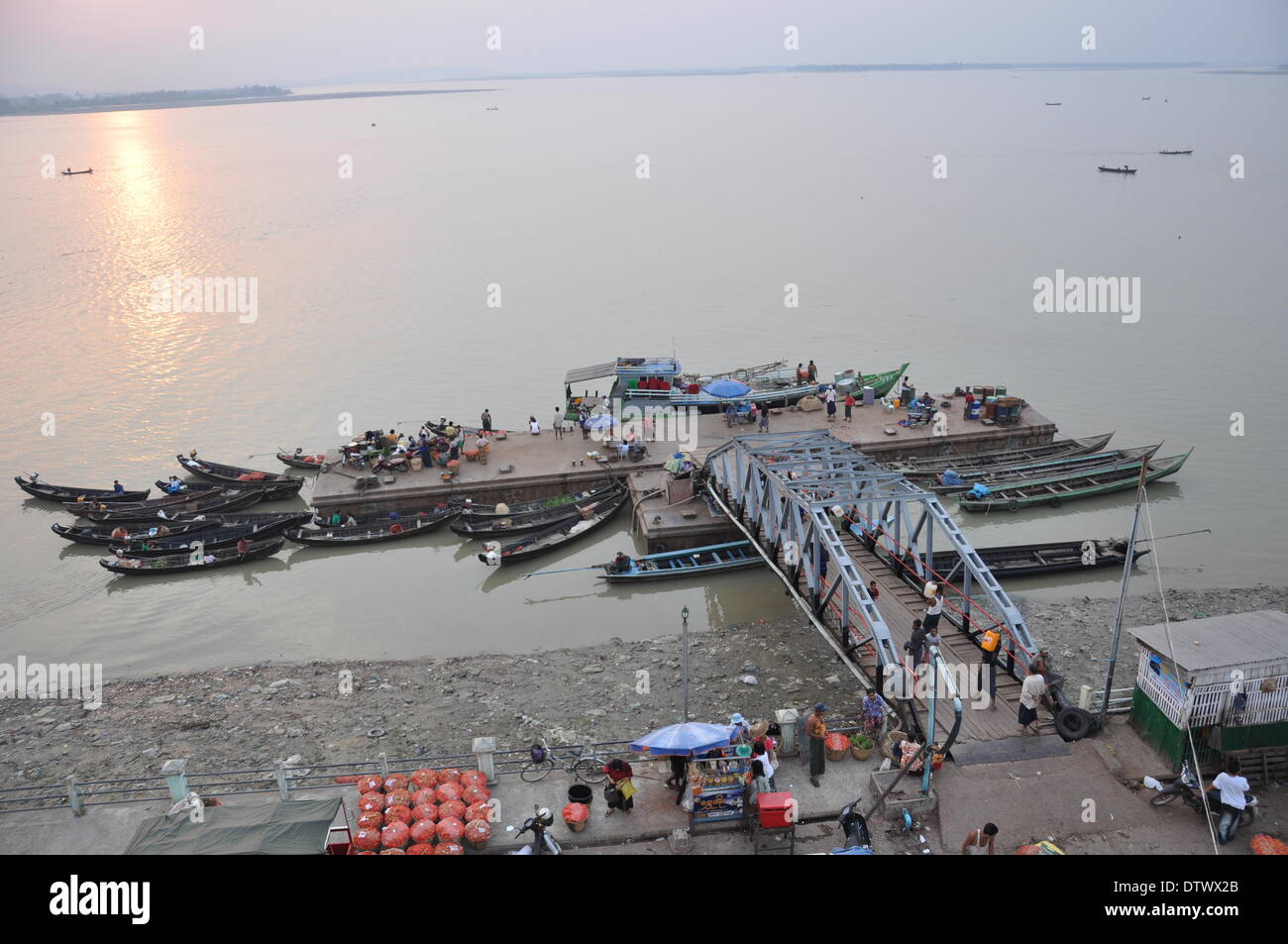 Thanlwin river hi-res stock photography and images - Alamy