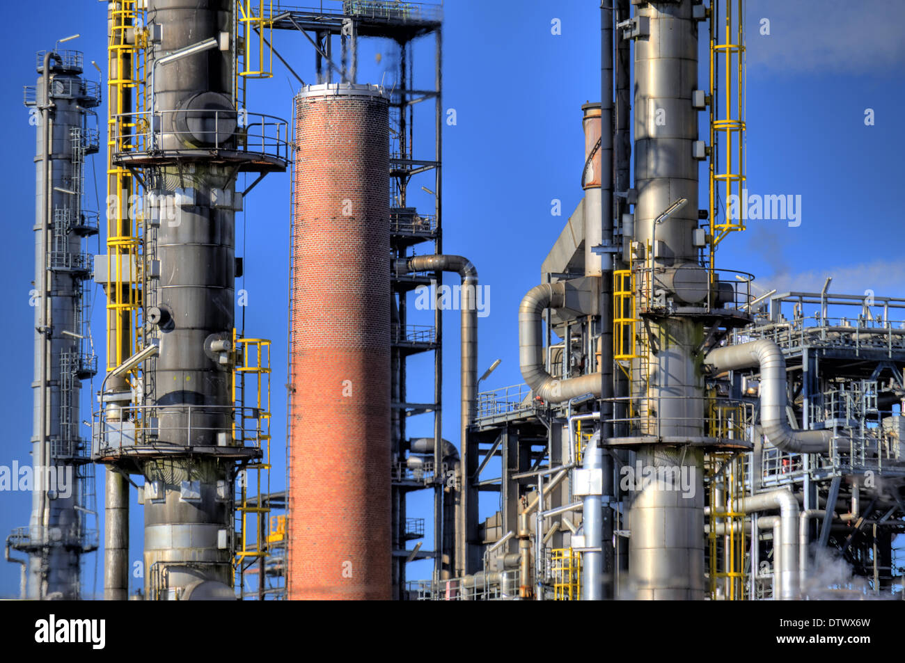 Fossile rohstoffe hi-res stock photography and images - Alamy