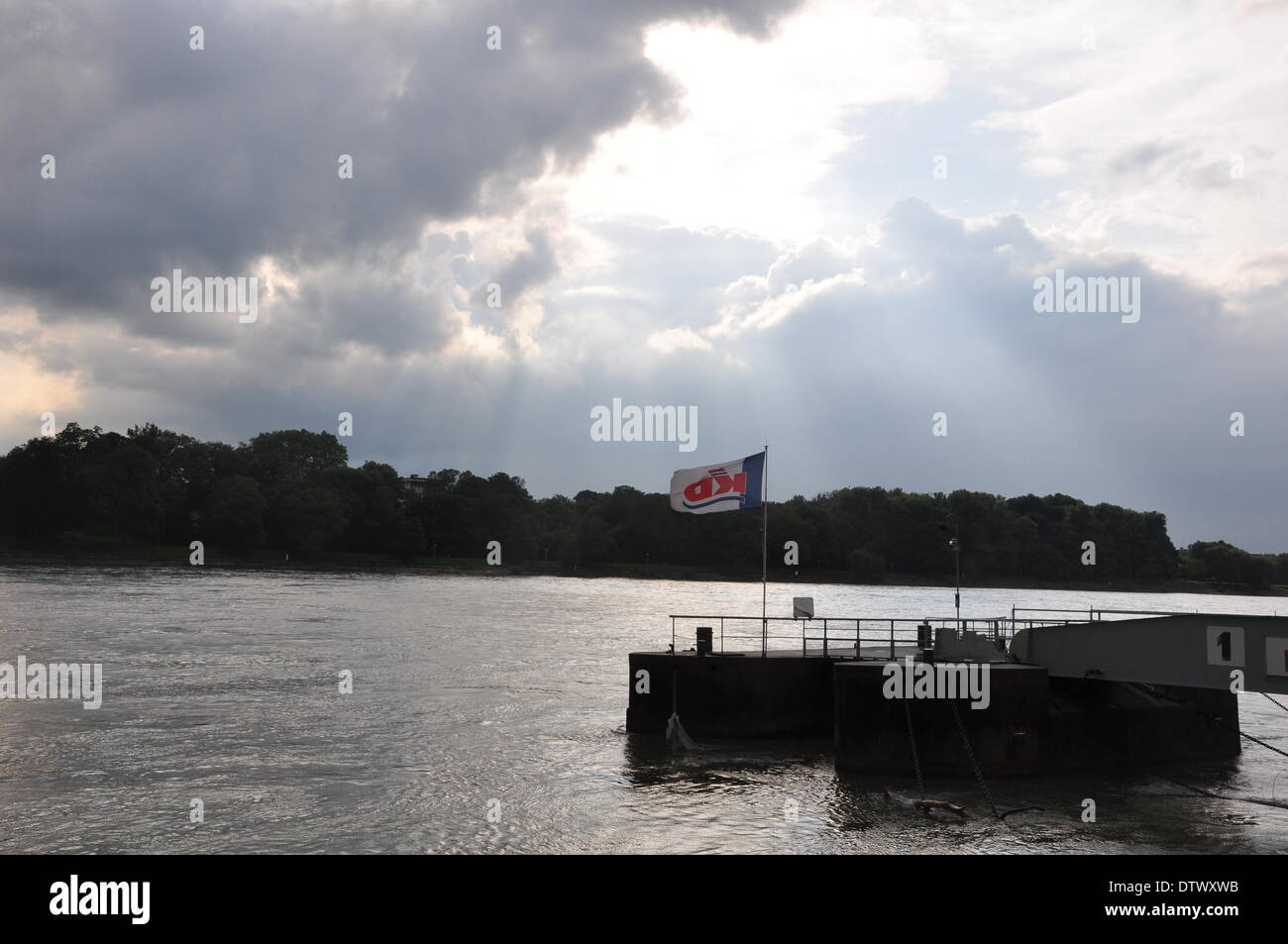 Dramatic weather hi-res stock photography and images - Alamy