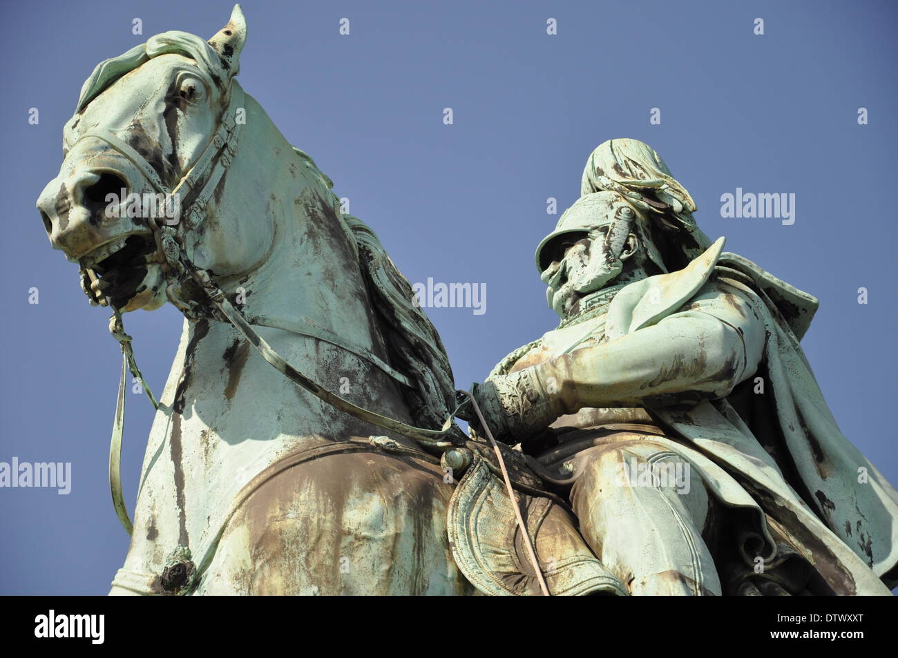 German emperor statue hi-res stock photography and images - Alamy