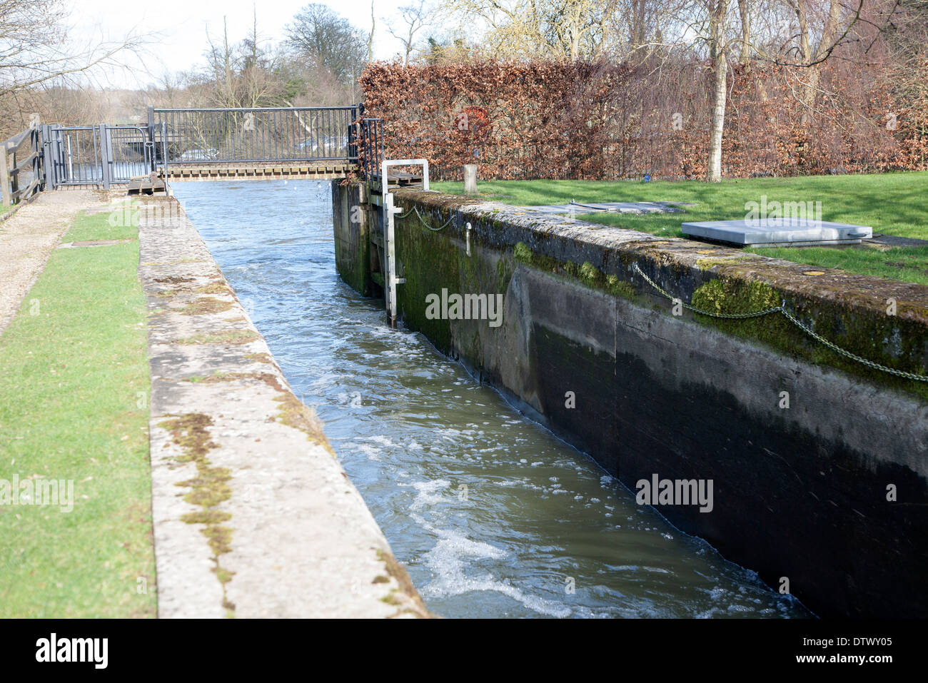 River lock gate on the river stour navigation inland waterway hi-res ...