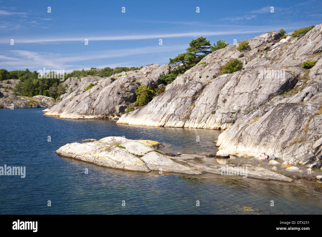 Skerry rocks hi-res stock photography and images - Alamy