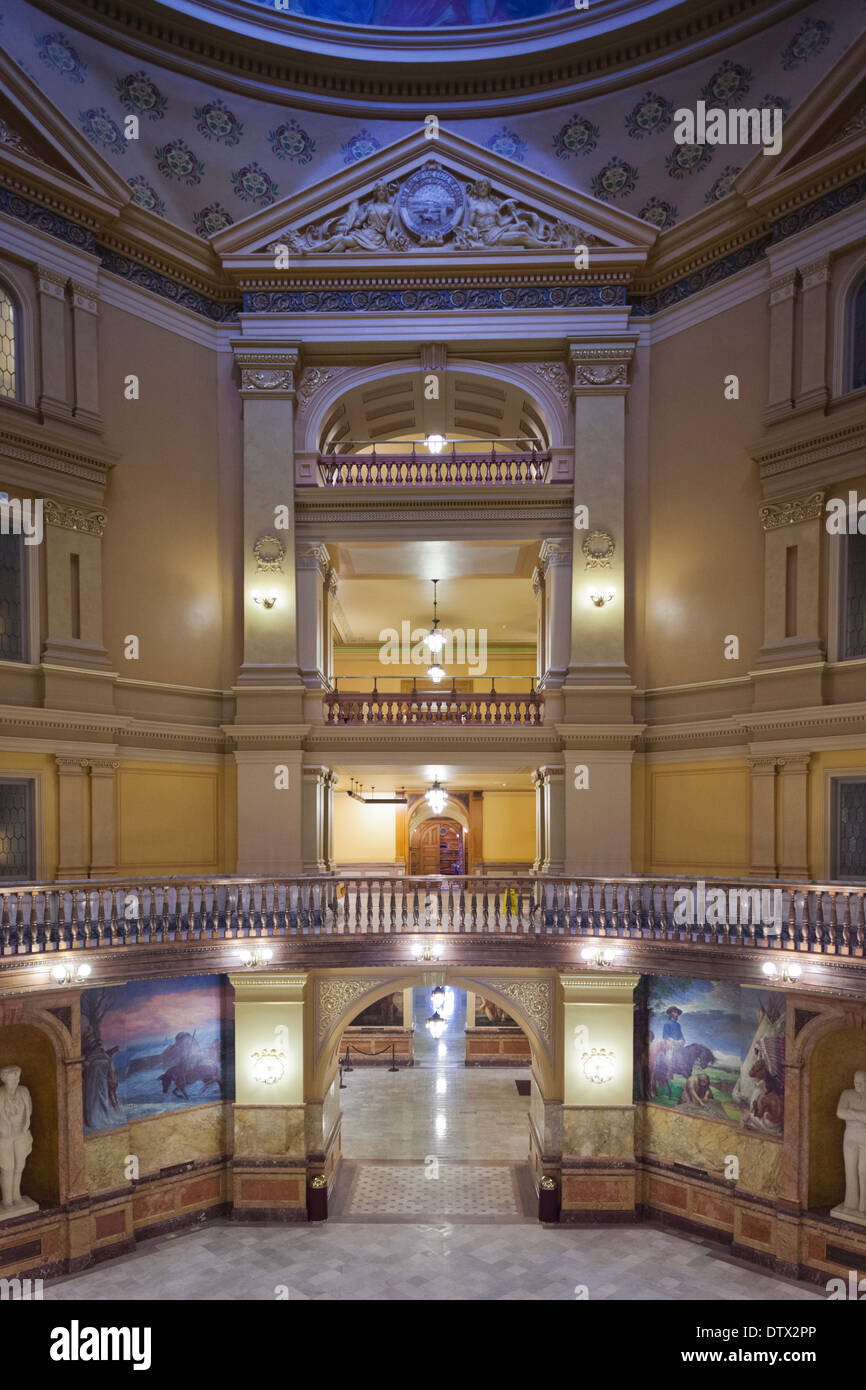 State capital building at topeka hi-res stock photography and images ...